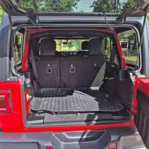 Red Jeep Wrangler 2020 in Kazlu Ruda, with an engine capacity of 3.60 L and mileage of 92 thousand km for 34900 €, photo 14 on AUTOMOTO.COM.LV