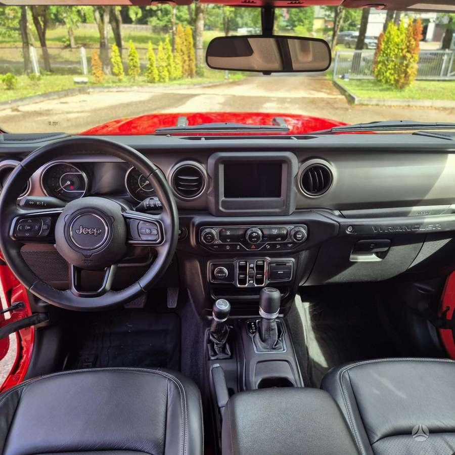 Red Jeep Wrangler 2020 in Kazlu Ruda, with an engine capacity of 3.60 L and mileage of 92 thousand km for 34900 €, photo 17 on AUTOMOTO.COM.LV