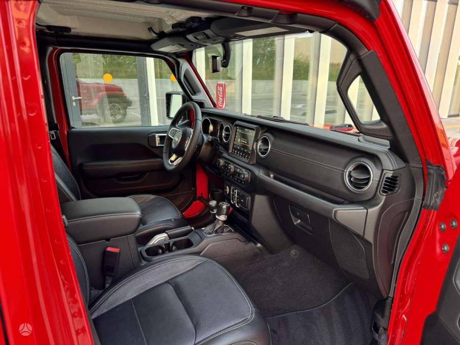 Sarkans Jeep Wrangler 2020 Viļņa, ar dzinēja tilpumu 2.00 L un nobraukumu 94 tūkst. km par 28999 €, foto 17 vietnē AUTOMOTO.COM.LV