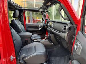 Sarkans Jeep Wrangler 2020 Viļņa, ar dzinēja tilpumu 2.00 L un nobraukumu 94 tūkst. km par 28999 €, foto 21 vietnē AUTOMOTO.COM.LV