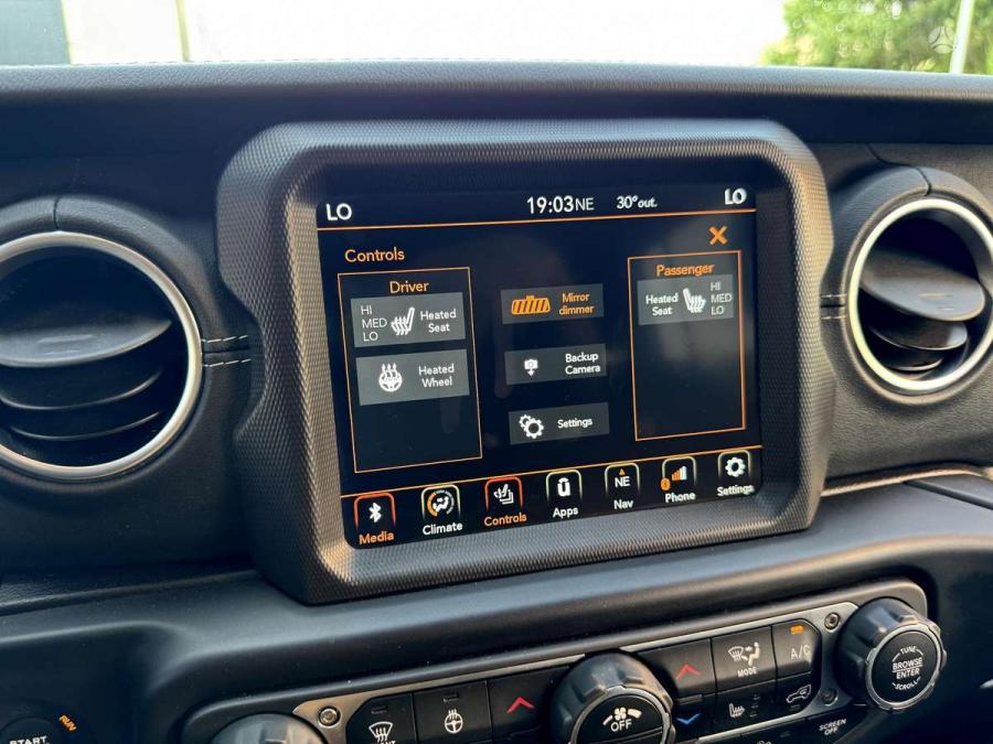 Sarkans Jeep Wrangler 2020 Viļņa, ar dzinēja tilpumu 2.00 L un nobraukumu 94 tūkst. km par 28999 €, foto 28 vietnē AUTOMOTO.COM.LV