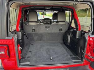 Sarkans Jeep Wrangler 2020 Viļņa, ar dzinēja tilpumu 2.00 L un nobraukumu 94 tūkst. km par 28999 €, foto 29 vietnē AUTOMOTO.COM.LV