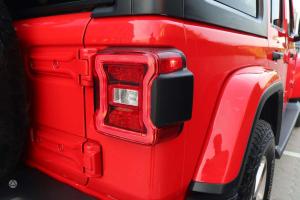 Sarkans Jeep Wrangler 2020 Viļņa, ar dzinēja tilpumu 2.00 L un nobraukumu 94 tūkst. km par 28499 €, foto 13 vietnē AUTOMOTO.COM.LV