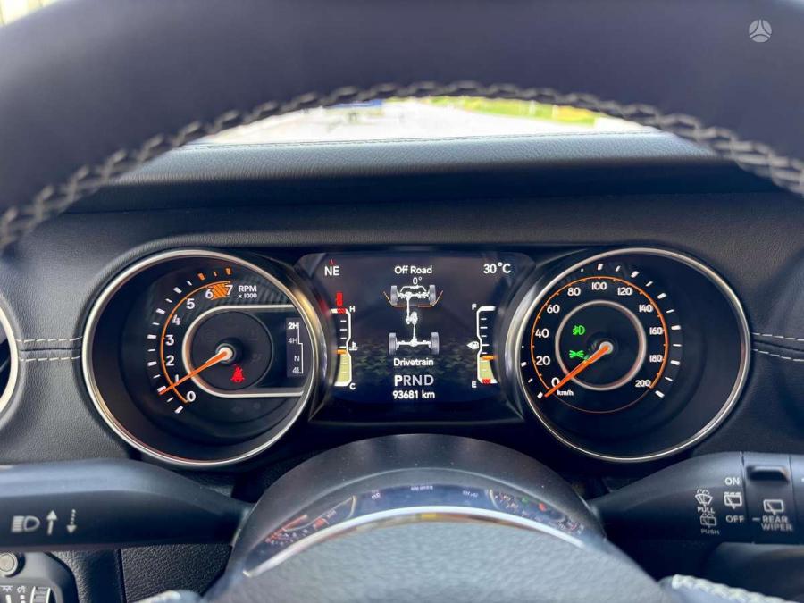 Sarkans Jeep Wrangler 2020 Viļņa, ar dzinēja tilpumu 2.00 L un nobraukumu 94 tūkst. km par 28499 €, foto 27 vietnē AUTOMOTO.COM.LV