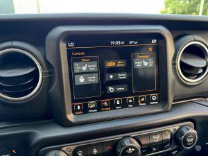 Sarkans Jeep Wrangler 2020 Viļņa, ar dzinēja tilpumu 2.00 L un nobraukumu 94 tūkst. km par 28499 €, foto 31 vietnē AUTOMOTO.COM.LV