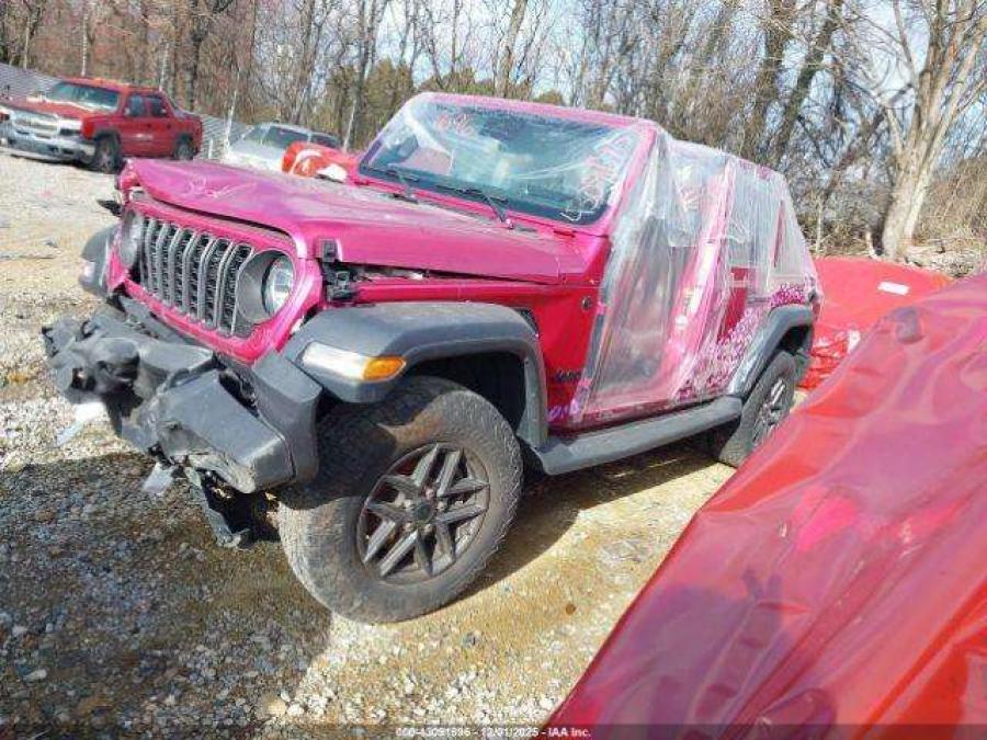 Red Jeep Wrangler 2024 in Vilnius, with an engine capacity of 3.60 L and mileage of 256 thousand km for 14999 €, photo 2 on AUTOMOTO.COM.LV