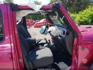 Red Jeep Wrangler 2024 in Vilnius, with an engine capacity of 3.60 L and mileage of 256 thousand km for 14999 €, photo 5 on AUTOMOTO.COM.LV