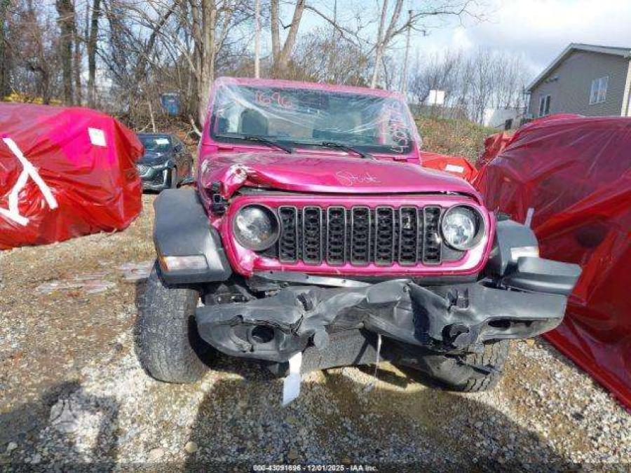 Red Jeep Wrangler 2024 in Vilnius, with an engine capacity of 3.60 L and mileage of 256 thousand km for 14999 €, photo 13 on AUTOMOTO.COM.LV