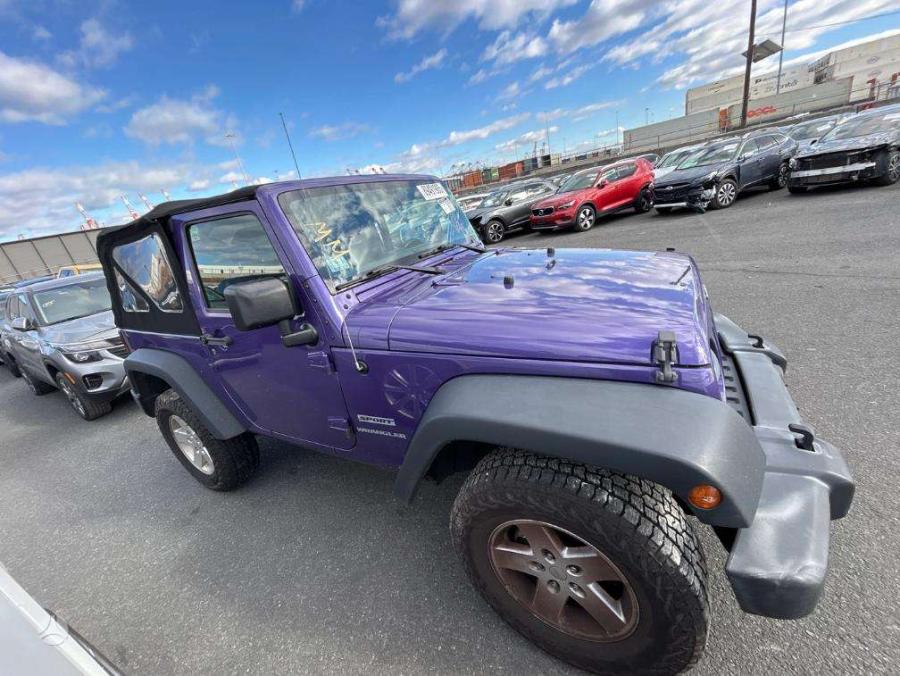 Violet Jeep Wrangler 2017 in Vilnius, with an engine capacity of 3.60 L and mileage of 187 thousand km for 11900 €, photo 4 on AUTOMOTO.COM.LV