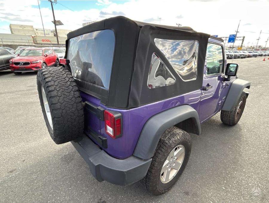 Violet Jeep Wrangler 2017 in Vilnius, with an engine capacity of 3.60 L and mileage of 187 thousand km for 11900 €, photo 5 on AUTOMOTO.COM.LV