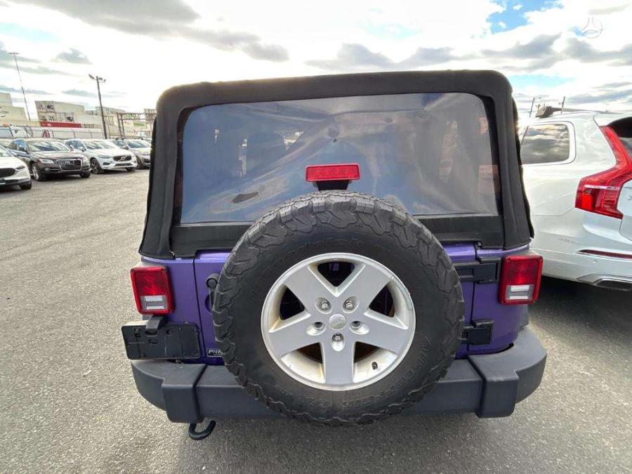 Violet Jeep Wrangler 2017 in Vilnius, with an engine capacity of 3.60 L and mileage of 187 thousand km for 11900 €, photo 6 on AUTOMOTO.COM.LV