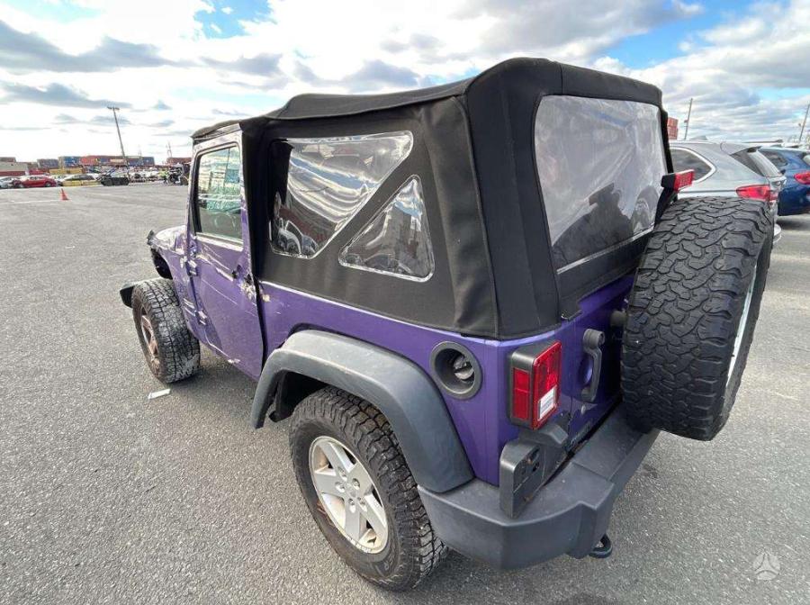 Violet Jeep Wrangler 2017 in Vilnius, with an engine capacity of 3.60 L and mileage of 187 thousand km for 11900 €, photo 7 on AUTOMOTO.COM.LV