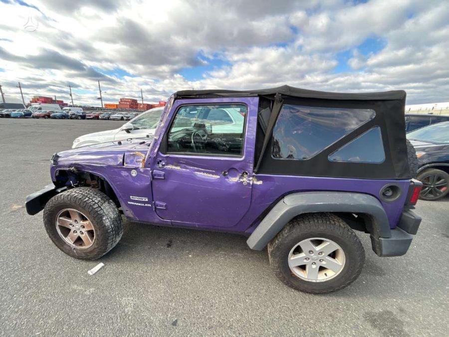 Violet Jeep Wrangler 2017 in Vilnius, with an engine capacity of 3.60 L and mileage of 187 thousand km for 11900 €, photo 8 on AUTOMOTO.COM.LV