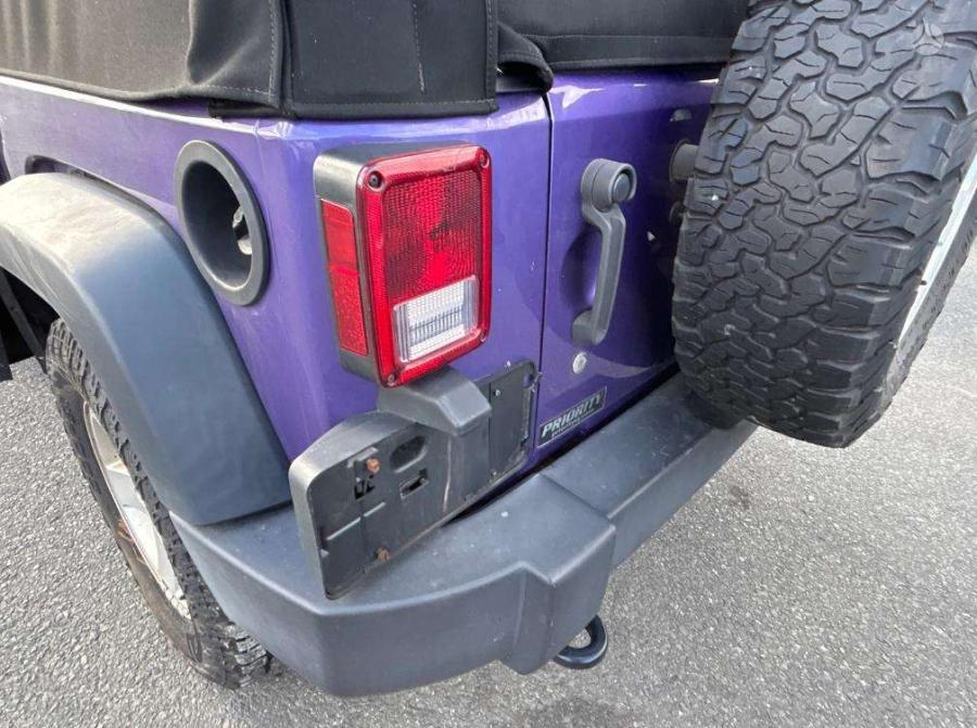 Violet Jeep Wrangler 2017 in Vilnius, with an engine capacity of 3.60 L and mileage of 187 thousand km for 11900 €, photo 21 on AUTOMOTO.COM.LV