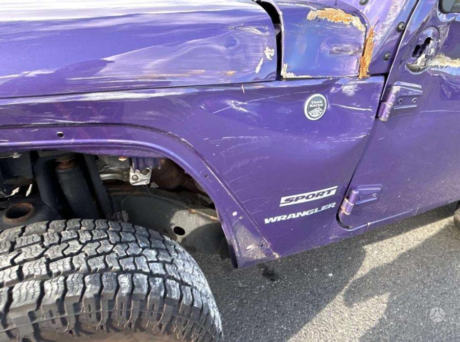 Violet Jeep Wrangler 2017 in Vilnius, with an engine capacity of 3.60 L and mileage of 187 thousand km for 11900 €, photo 25 on AUTOMOTO.COM.LV