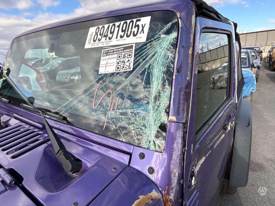 Violet Jeep Wrangler 2017 in Vilnius, with an engine capacity of 3.60 L and mileage of 187 thousand km for 11900 €, photo 26 on AUTOMOTO.COM.LV