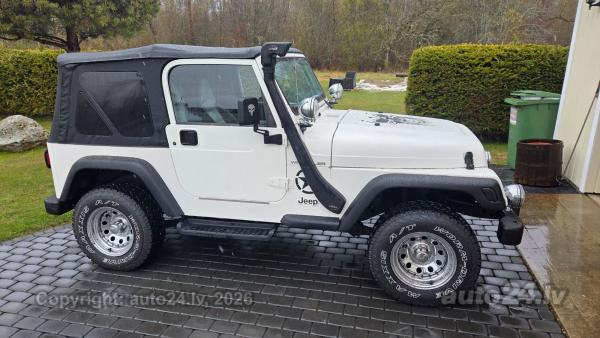 White Jeep Wrangler 2000 in Tallinn, with an engine capacity of 2.50 L and mileage of 124 thousand km for 16600 €, photo 3 on AUTOMOTO.COM.LV