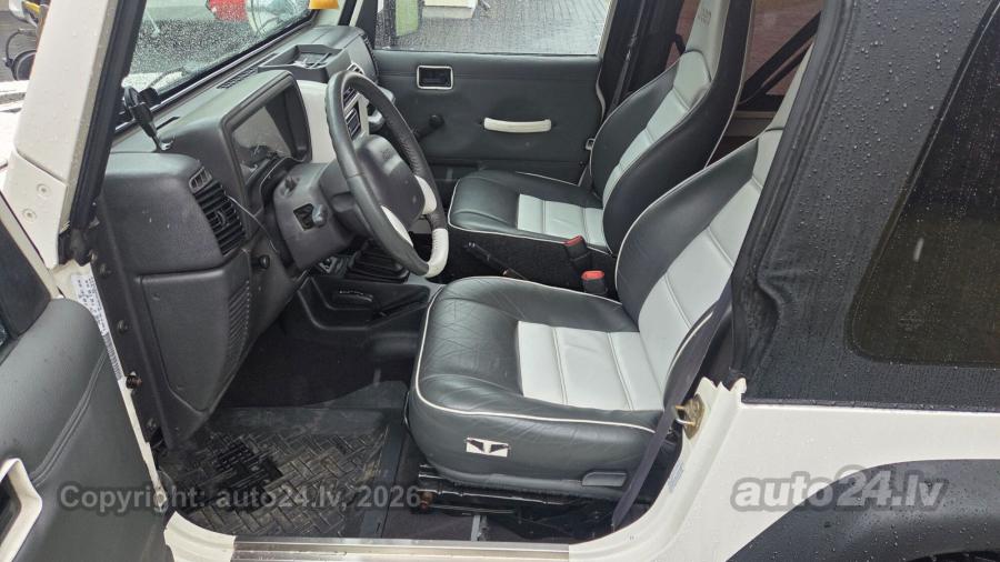 Balts Jeep Wrangler 2000 Tallina, ar dzinēja tilpumu 2.50 L un nobraukumu 124 tūkst. km par 16600 €, foto 7 vietnē AUTOMOTO.COM.LV