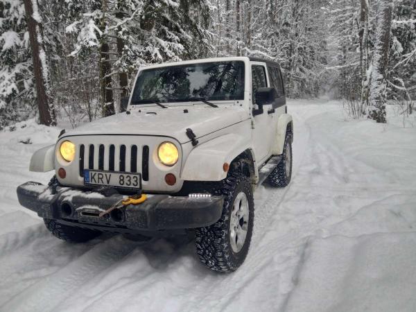 White Jeep Wrangler 2013 in Vilnius, with an engine capacity of 3.60 L and mileage of 175 thousand km for 21900 €, photo 1 on AUTOMOTO.COM.LV