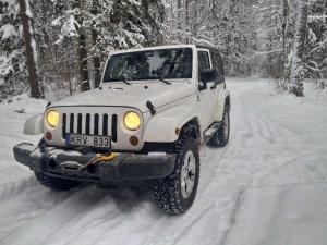 White Jeep Wrangler 2013 in Vilnius, with an engine capacity of 3.60 L and mileage of 175 thousand km for 21900 €, photo  on AUTOMOTO.COM.LV