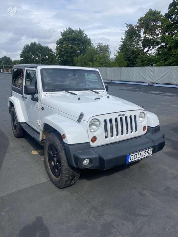 White Jeep Wrangler 2013 in Vilnius, with an engine capacity of 2.78 L and mileage of 146 thousand km for 19500 €, photo 4 on AUTOMOTO.COM.LV