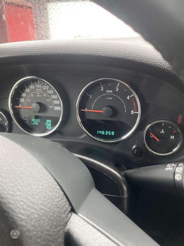 White Jeep Wrangler 2013 in Vilnius, with an engine capacity of 2.78 L and mileage of 146 thousand km for 19500 €, photo 7 on AUTOMOTO.COM.LV