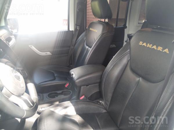 White Jeep Wrangler 2013 in Preili, with an engine capacity of 2.80 L and mileage of 174 thousand km for 19500 €, photo 3 on AUTOMOTO.COM.LV
