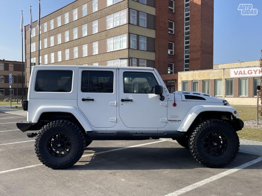 Balts Jeep Wrangler 2014 Panevēža, ar dzinēja tilpumu 3.60 L un nobraukumu 106 tūkst. km par 25999 €, foto 5 vietnē AUTOMOTO.COM.LV