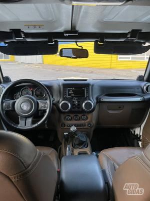 Balts Jeep Wrangler 2014 Panevēža, ar dzinēja tilpumu 3.60 L un nobraukumu 106 tūkst. km par 25999 €, foto 10 vietnē AUTOMOTO.COM.LV