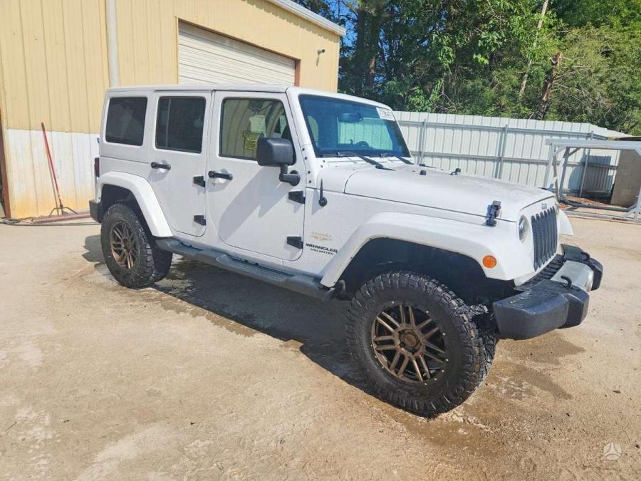 White Jeep Wrangler 2014 in Klaipeda, with an engine capacity of 3.60 L and mileage of 194 thousand km for 14500 €, photo 3 on AUTOMOTO.COM.LV