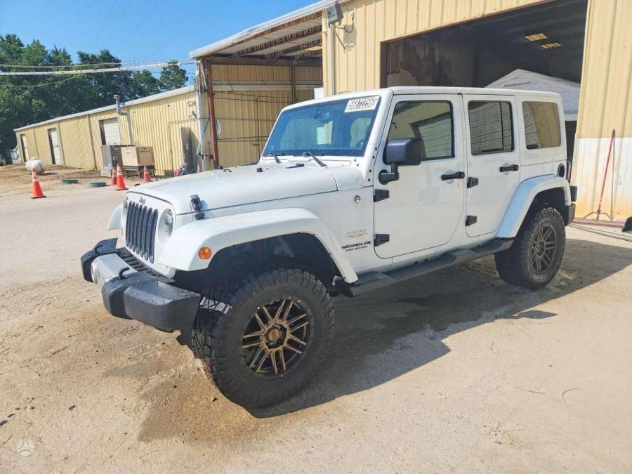 White Jeep Wrangler 2014 in Klaipeda, with an engine capacity of 3.60 L and mileage of 194 thousand km for 14500 €, photo 4 on AUTOMOTO.COM.LV