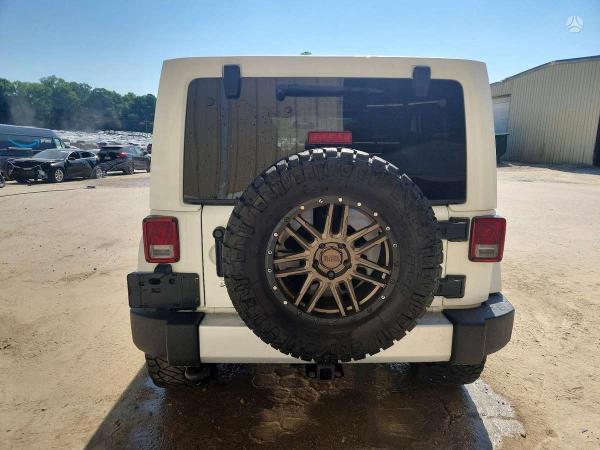 Balts Jeep Wrangler 2014 Klaipėda, ar dzinēja tilpumu 3.60 L un nobraukumu 194 tūkst. km par 14500 €, foto 4 vietnē AUTOMOTO.COM.LV