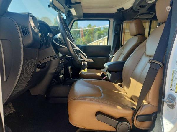 Balts Jeep Wrangler 2014 Klaipėda, ar dzinēja tilpumu 3.60 L un nobraukumu 194 tūkst. km par 14500 €, foto 8 vietnē AUTOMOTO.COM.LV
