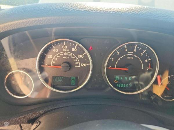 Balts Jeep Wrangler 2014 Klaipėda, ar dzinēja tilpumu 3.60 L un nobraukumu 194 tūkst. km par 14500 €, foto 9 vietnē AUTOMOTO.COM.LV