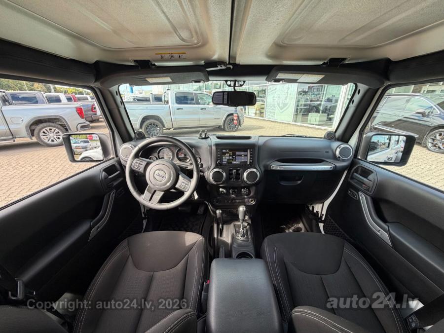 Balts Jeep Wrangler 2014 Tallina, ar dzinēja tilpumu 2.80 L un nobraukumu 116 tūkst. km par 23900 €, foto 19 vietnē AUTOMOTO.COM.LV