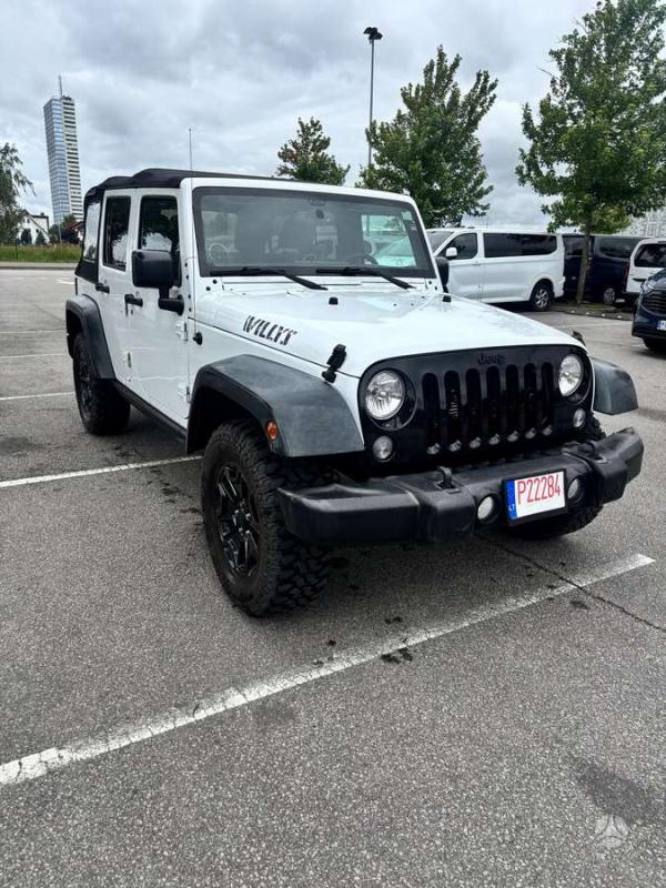 White Jeep Wrangler 2015 in Klaipeda, with an engine capacity of 3.60 L and mileage of 267 thousand km for 7999 €, photo 1 on AUTOMOTO.COM.LV