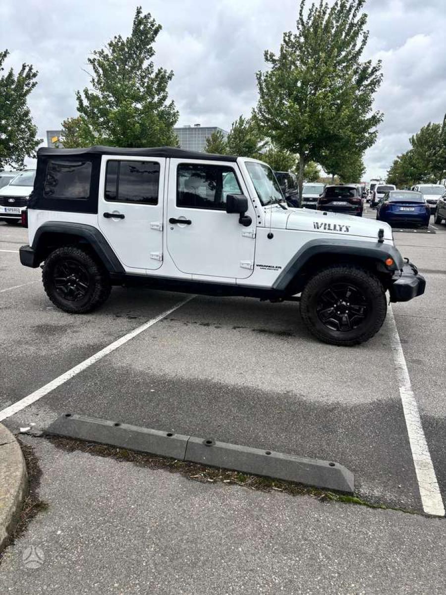 Balts Jeep Wrangler 2015 Klaipėda, ar dzinēja tilpumu 3.60 L un nobraukumu 267 tūkst. km par 7999 €, foto 4 vietnē AUTOMOTO.COM.LV