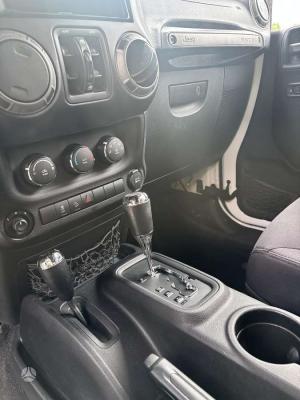 Balts Jeep Wrangler 2015 Klaipėda, ar dzinēja tilpumu 3.60 L un nobraukumu 267 tūkst. km par 7999 €, foto 9 vietnē AUTOMOTO.COM.LV