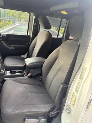 Balts Jeep Wrangler 2015 Klaipėda, ar dzinēja tilpumu 3.60 L un nobraukumu 267 tūkst. km par 7999 €, foto 11 vietnē AUTOMOTO.COM.LV