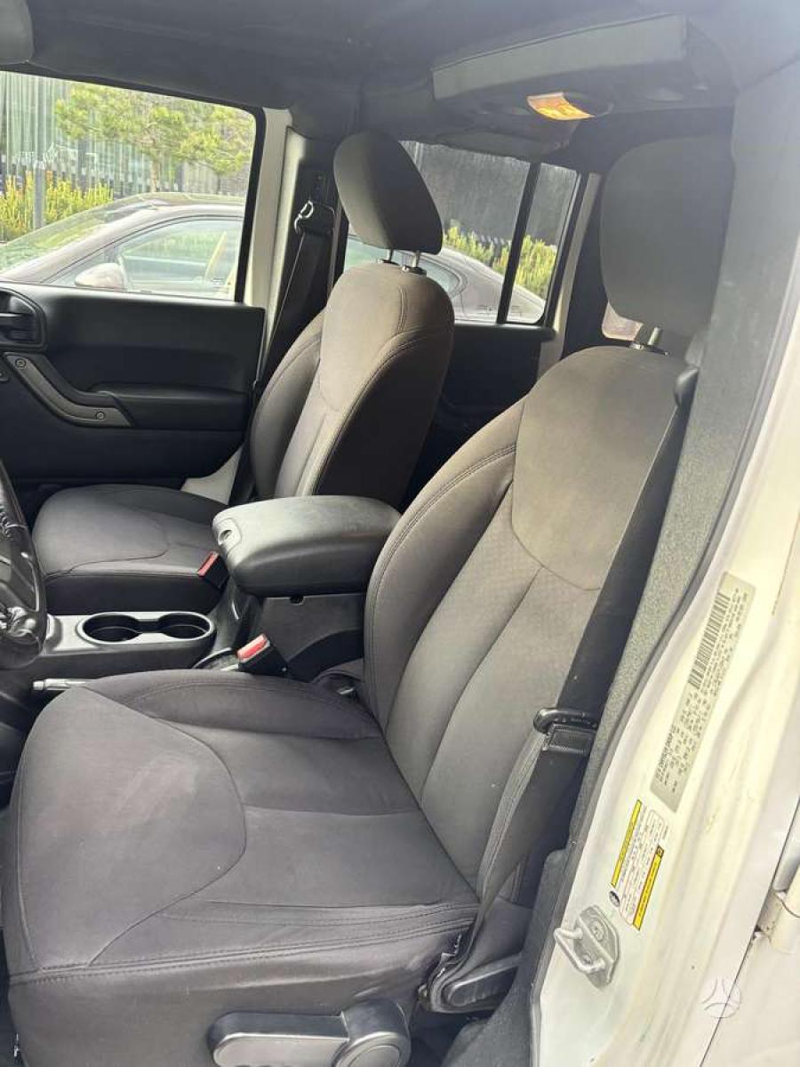 Balts Jeep Wrangler 2015 Klaipėda, ar dzinēja tilpumu 3.60 L un nobraukumu 267 tūkst. km par 7999 €, foto 11 vietnē AUTOMOTO.COM.LV