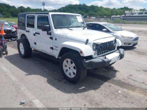 White Jeep Wrangler 2016 in Klaipeda, with an engine capacity of 3.60 L and mileage of 235 thousand km for 13999 €, photo 2 on AUTOMOTO.COM.LV