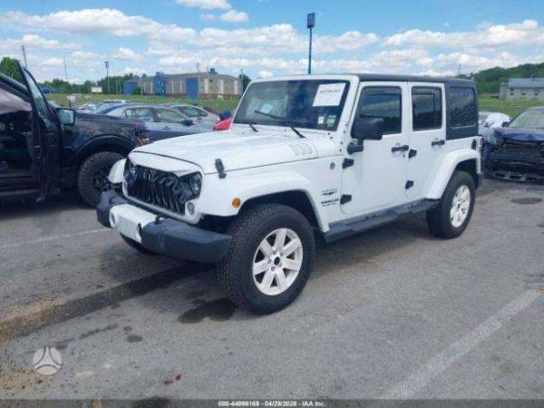 White Jeep Wrangler 2016 in Klaipeda, with an engine capacity of 3.60 L and mileage of 235 thousand km for 13999 €, photo 3 on AUTOMOTO.COM.LV