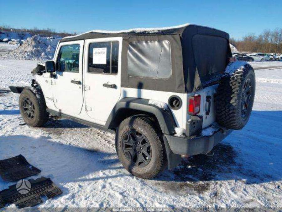 White Jeep Wrangler 2017 in Klaipeda, with an engine capacity of 3.60 L and mileage of 128 thousand km for 8600 €, photo 3 on AUTOMOTO.COM.LV