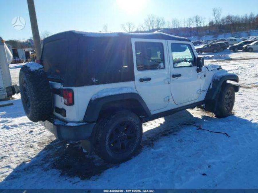 White Jeep Wrangler 2017 in Klaipeda, with an engine capacity of 3.60 L and mileage of 128 thousand km for 8600 €, photo 4 on AUTOMOTO.COM.LV