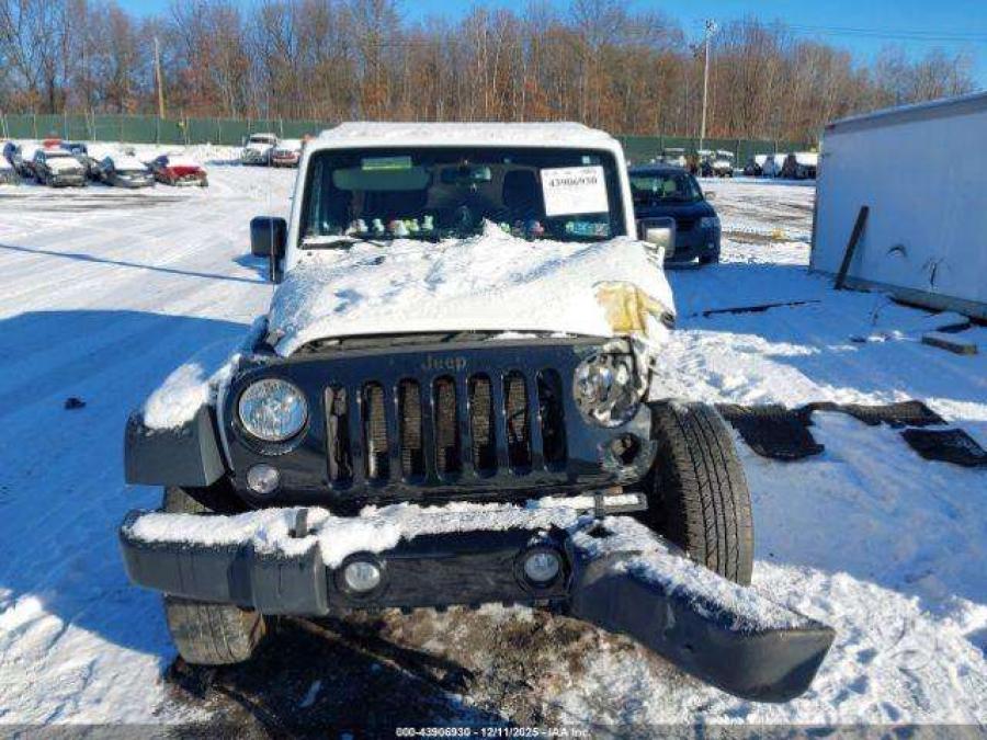 White Jeep Wrangler 2017 in Klaipeda, with an engine capacity of 3.60 L and mileage of 128 thousand km for 8600 €, photo 12 on AUTOMOTO.COM.LV