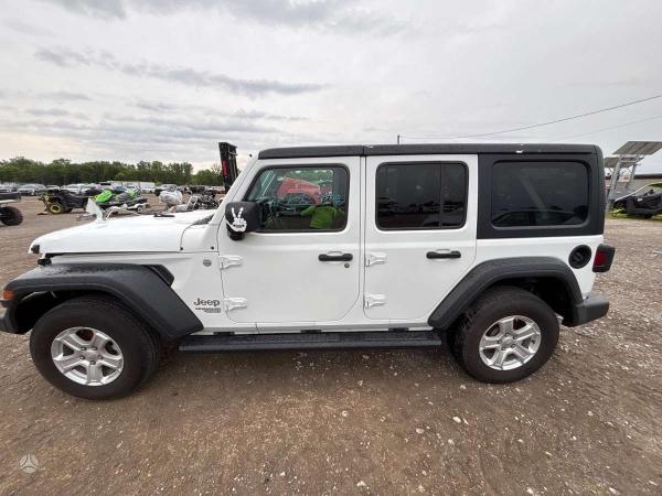 White Jeep Wrangler 2018 in Kaunas, with an engine capacity of 3.60 L and mileage of 117 thousand km for 16033 €, photo 1 on AUTOMOTO.COM.LV