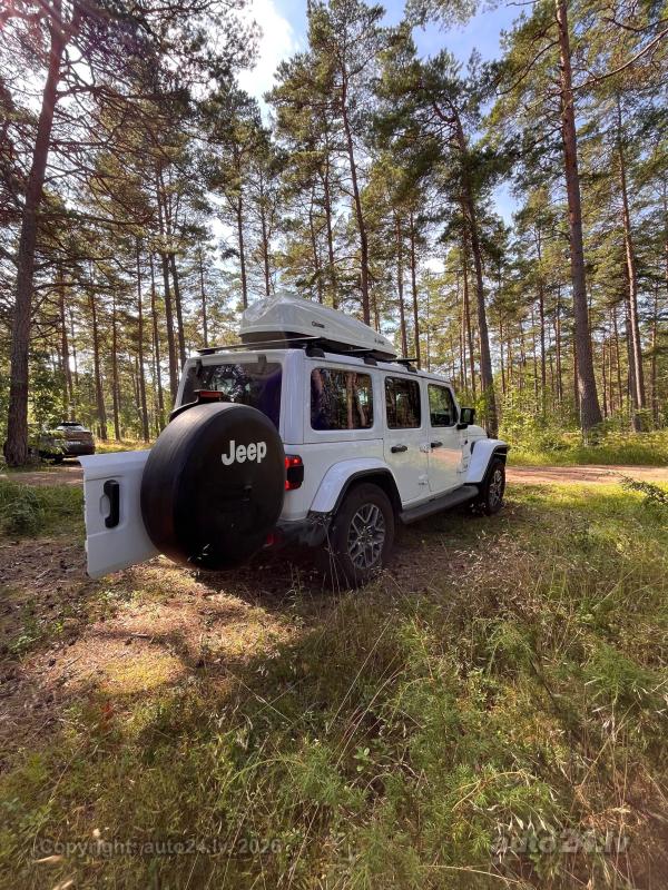 White Jeep Wrangler 2021 in Tallinn, with an engine capacity of 2.00 L and mileage of 140 thousand km for 44900 €, photo 3 on AUTOMOTO.COM.LV
