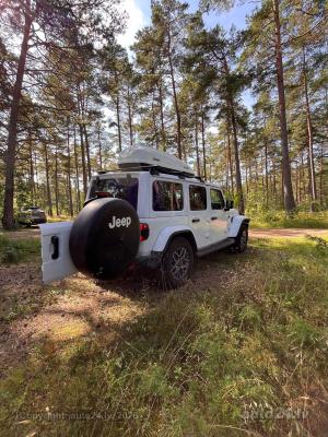 White Jeep Wrangler 2021 in Tallinn, with an engine capacity of 2.00 L and mileage of 140 thousand km for 44900 €, photo 3 on AUTOMOTO.COM.LV