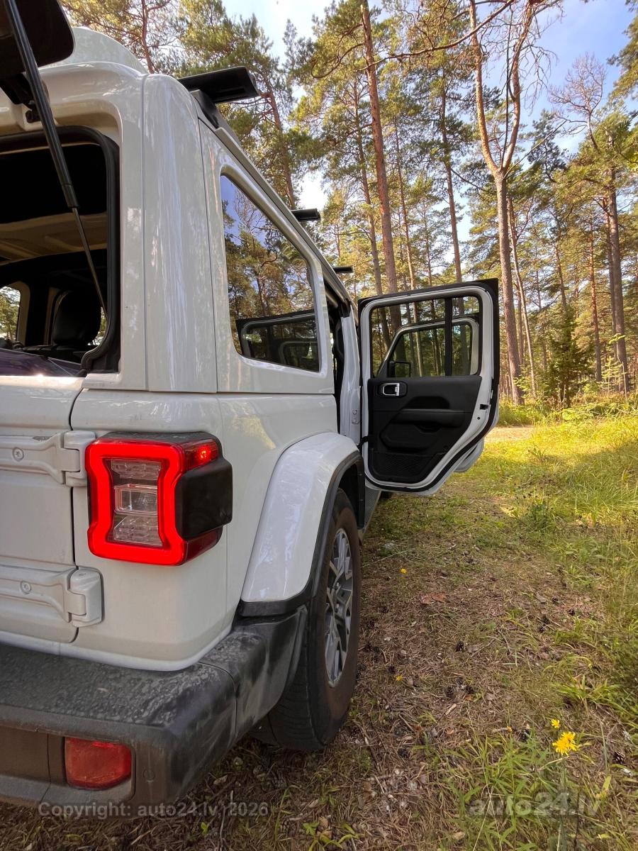 White Jeep Wrangler 2021 in Tallinn, with an engine capacity of 2.00 L and mileage of 140 thousand km for 44900 €, photo 8 on AUTOMOTO.COM.LV