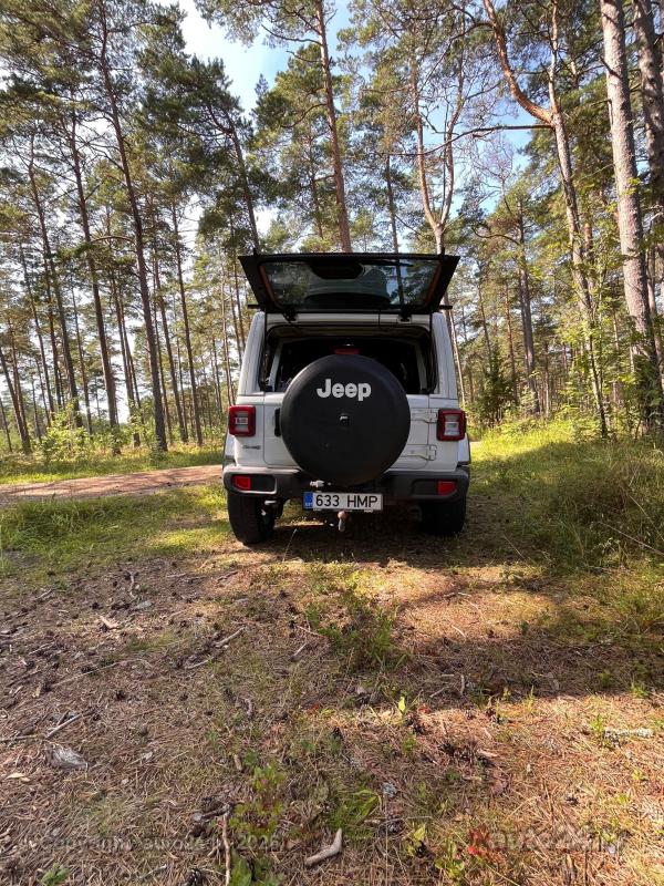 White Jeep Wrangler 2021 in Tallinn, with an engine capacity of 2.00 L and mileage of 140 thousand km for 44900 €, photo 10 on AUTOMOTO.COM.LV